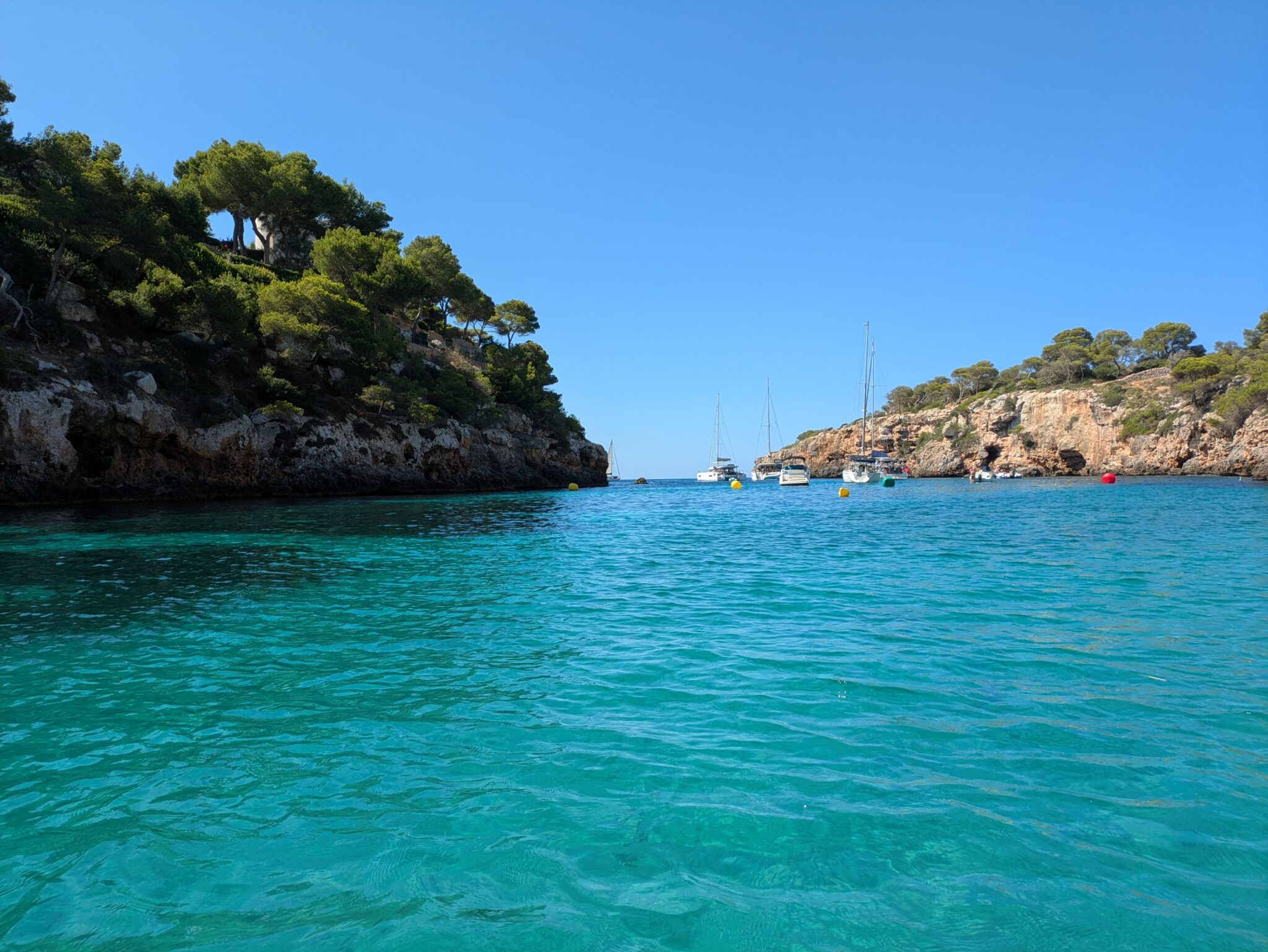 Cala Beltrán desde Cala Pi con cueva